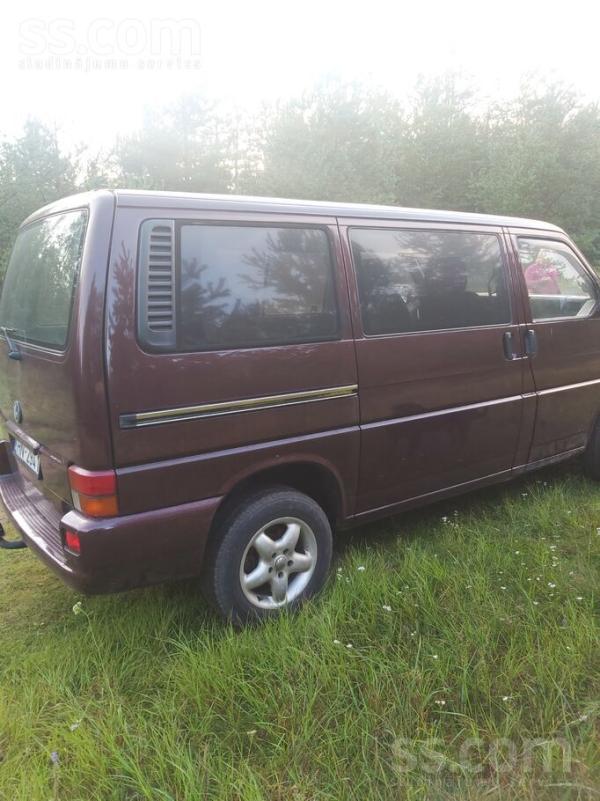 Red Volkswagen Multivan 1996 in Daugavpils, with an engine capacity of 2.50 L and mileage of 397 thousand km for 6000 €, photo 1 on AUTOMOTO.COM.LV