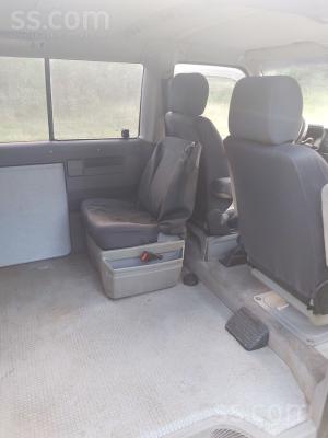 Sarkans Volkswagen Multivan 1996 Daugavpils, ar dzinēja tilpumu 2.50 L un nobraukumu 397 tūkst. km par 6000 €, foto 7 vietnē AUTOMOTO.COM.LV