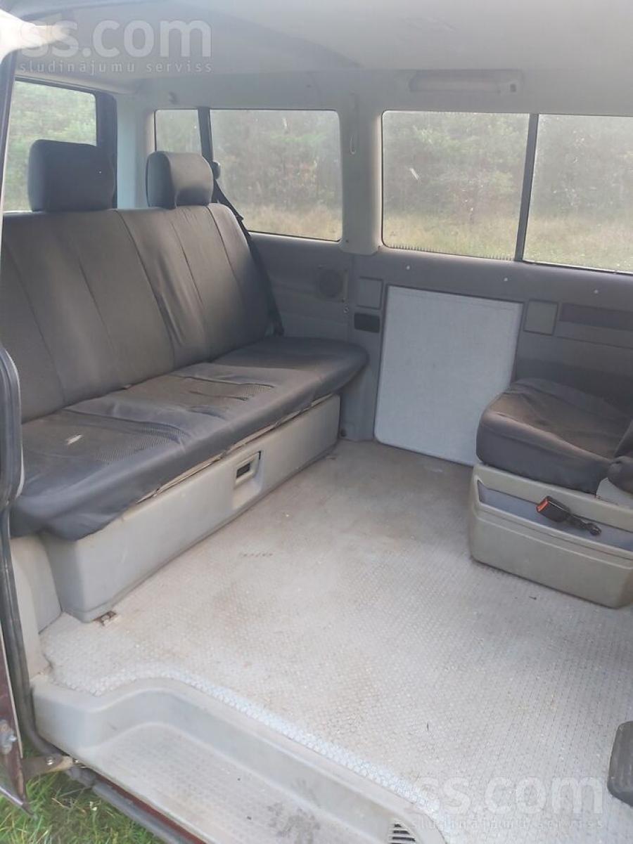 Sarkans Volkswagen Multivan 1996 Daugavpils, ar dzinēja tilpumu 2.50 L un nobraukumu 397 tūkst. km par 6000 €, foto 8 vietnē AUTOMOTO.COM.LV