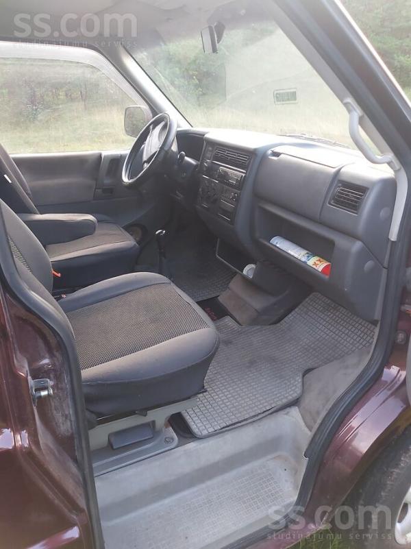 Red Volkswagen Multivan 1996 in Daugavpils, with an engine capacity of 2.50 L and mileage of 397 thousand km for 6000 €, photo 8 on AUTOMOTO.COM.LV
