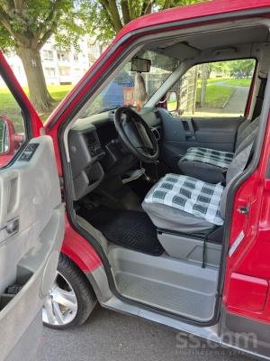 Red Volkswagen Multivan 1996 in Daugavpils, with an engine capacity of 1.90 L and mileage of 402 thousand km for 4300 €, photo 4 on AUTOMOTO.COM.LV