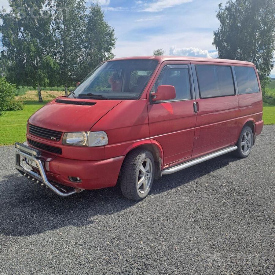 Red Volkswagen Multivan 1996 in Bauska, with an engine capacity of 2.50 L and mileage of 629 thousand km for 4400 €, photo 1 on AUTOMOTO.COM.LV