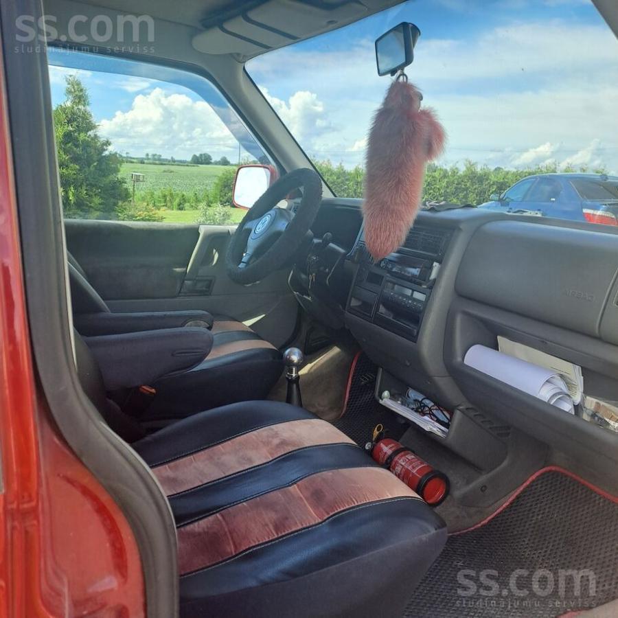 Red Volkswagen Multivan 1996 in Bauska, with an engine capacity of 2.50 L and mileage of 629 thousand km for 4400 €, photo 5 on AUTOMOTO.COM.LV