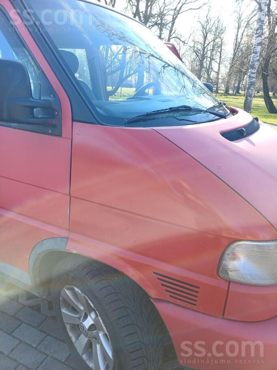 Red Volkswagen Multivan 1997 in Ventspils, with an engine capacity of 2.50 L and mileage of 417 thousand km for 3250 €, photo 1 on AUTOMOTO.COM.LV