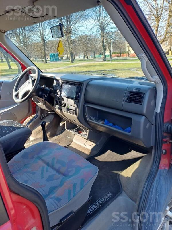 Sarkans Volkswagen Multivan 1997 Ventspils, ar dzinēja tilpumu 2.50 L un nobraukumu 417 tūkst. km par 3250 €, foto 7 vietnē AUTOMOTO.COM.LV
