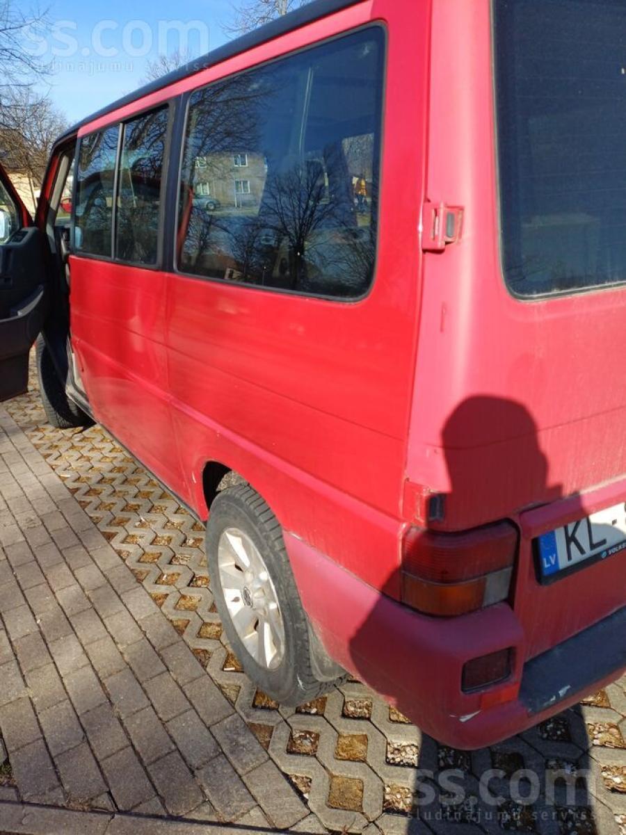 Red Volkswagen Multivan 1997 in Ventspils, with an engine capacity of 2.50 L and mileage of 417 thousand km for 3250 €, photo 12 on AUTOMOTO.COM.LV