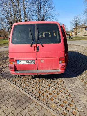 Red Volkswagen Multivan 1997 in Ventspils, with an engine capacity of 2.50 L and mileage of 417 thousand km for 3250 €, photo 13 on AUTOMOTO.COM.LV