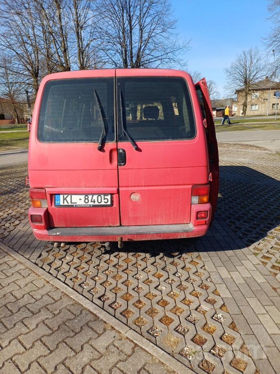 Red Volkswagen Multivan 1997 in Ventspils, with an engine capacity of 2.50 L and mileage of 417 thousand km for 3250 €, photo 13 on AUTOMOTO.COM.LV