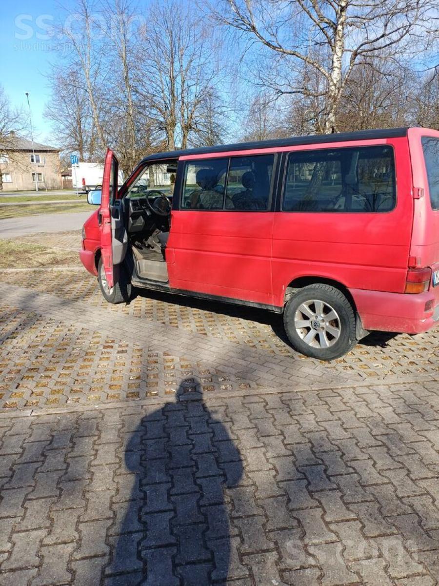 Red Volkswagen Multivan 1997 in Ventspils, with an engine capacity of 2.50 L and mileage of 417 thousand km for 3250 €, photo 17 on AUTOMOTO.COM.LV