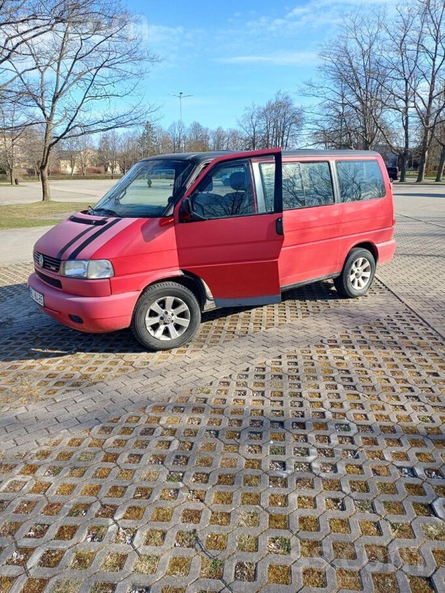 Red Volkswagen Multivan 1997 in Ventspils, with an engine capacity of 2.50 L and mileage of 417 thousand km for 3250 €, photo 18 on AUTOMOTO.COM.LV