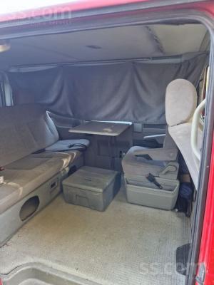 Sarkans Volkswagen Multivan 1997 Tukums, ar dzinēja tilpumu 2.50 L un nobraukumu 420 tūkst. km par 2600 €, foto 3 vietnē AUTOMOTO.COM.LV