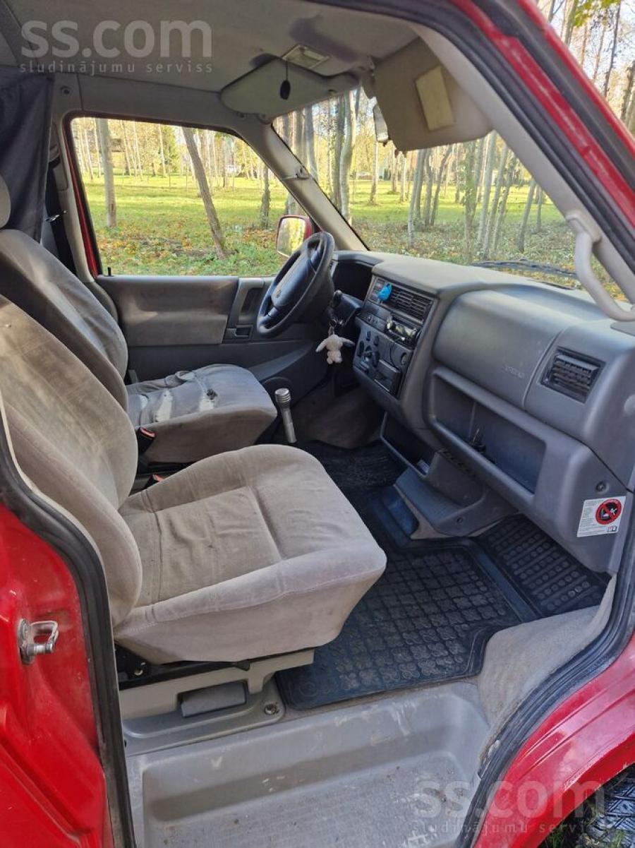 Sarkans Volkswagen Multivan 1997 Tukums, ar dzinēja tilpumu 2.50 L un nobraukumu 420 tūkst. km par 2600 €, foto 4 vietnē AUTOMOTO.COM.LV