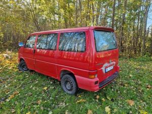 Sarkans Volkswagen Multivan 1997 Tukums, ar dzinēja tilpumu 2.50 L un nobraukumu 420 tūkst. km par 2600 €, foto 8 vietnē AUTOMOTO.COM.LV