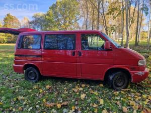 Sarkans Volkswagen Multivan 1997 Tukums, ar dzinēja tilpumu 2.50 L un nobraukumu 420 tūkst. km par 2600 €, foto 13 vietnē AUTOMOTO.COM.LV