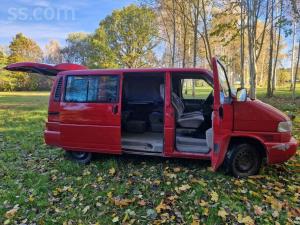 Sarkans Volkswagen Multivan 1997 Tukums, ar dzinēja tilpumu 2.50 L un nobraukumu 420 tūkst. km par 2600 €, foto 12 vietnē AUTOMOTO.COM.LV