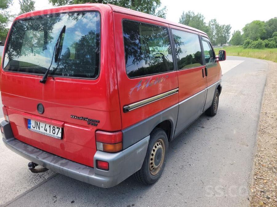 Red Volkswagen Multivan 1997 in Madona, with an engine capacity of 2.50 L and mileage of 361 thousand km for 2600 €, photo 6 on AUTOMOTO.COM.LV