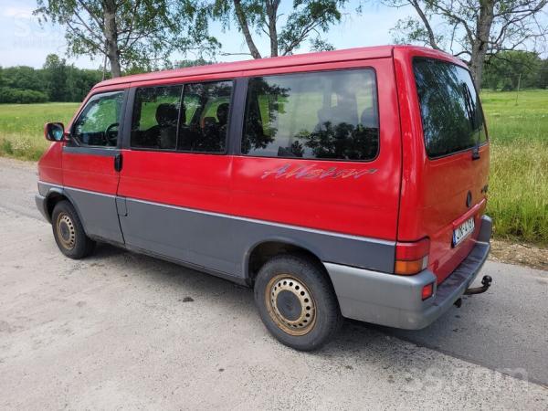 Red Volkswagen Multivan 1997 in Madona, with an engine capacity of 2.50 L and mileage of 361 thousand km for 2600 €, photo 7 on AUTOMOTO.COM.LV