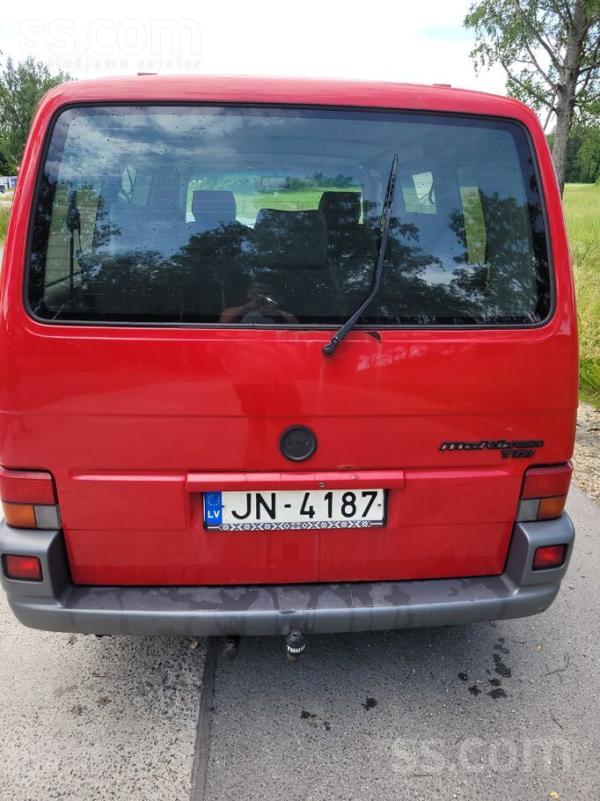 Red Volkswagen Multivan 1997 in Madona, with an engine capacity of 2.50 L and mileage of 361 thousand km for 2600 €, photo 8 on AUTOMOTO.COM.LV