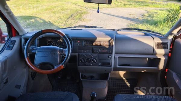 Sarkans Volkswagen Multivan 1997 Jēkabpils, ar dzinēja tilpumu 2.50 L un nobraukumu 440 tūkst. km par 4500 €, foto 5 vietnē AUTOMOTO.COM.LV