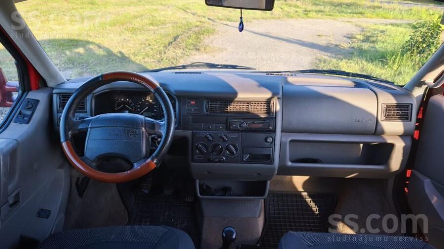 Sarkans Volkswagen Multivan 1997 Jēkabpils, ar dzinēja tilpumu 2.50 L un nobraukumu 440 tūkst. km par 4500 €, foto 6 vietnē AUTOMOTO.COM.LV