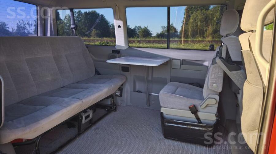 Sarkans Volkswagen Multivan 1997 Jēkabpils, ar dzinēja tilpumu 2.50 L un nobraukumu 440 tūkst. km par 4500 €, foto 9 vietnē AUTOMOTO.COM.LV