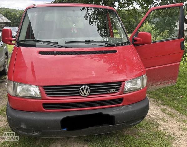 Red Volkswagen Multivan 1997 in Vilnius, with an engine capacity of 2.50 L and mileage of 490 thousand km for 2200 €, photo 1 on AUTOMOTO.COM.LV