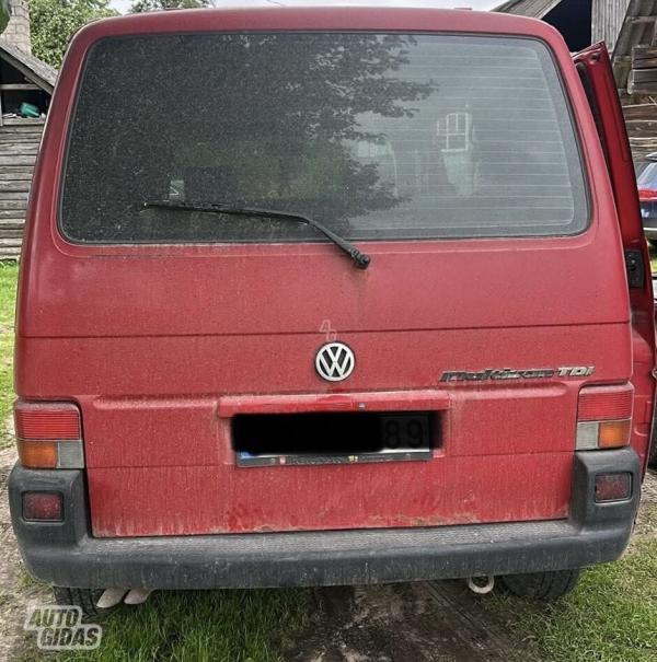 Red Volkswagen Multivan 1997 in Vilnius, with an engine capacity of 2.50 L and mileage of 490 thousand km for 2200 €, photo 3 on AUTOMOTO.COM.LV
