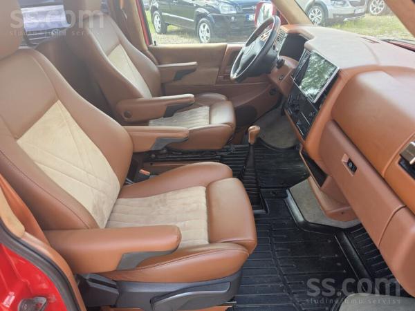 Red Volkswagen Multivan 1997 in Rezekne, with an engine capacity of 2.50 L and mileage of 0 thousand km for 5850 €, photo 8 on AUTOMOTO.COM.LV
