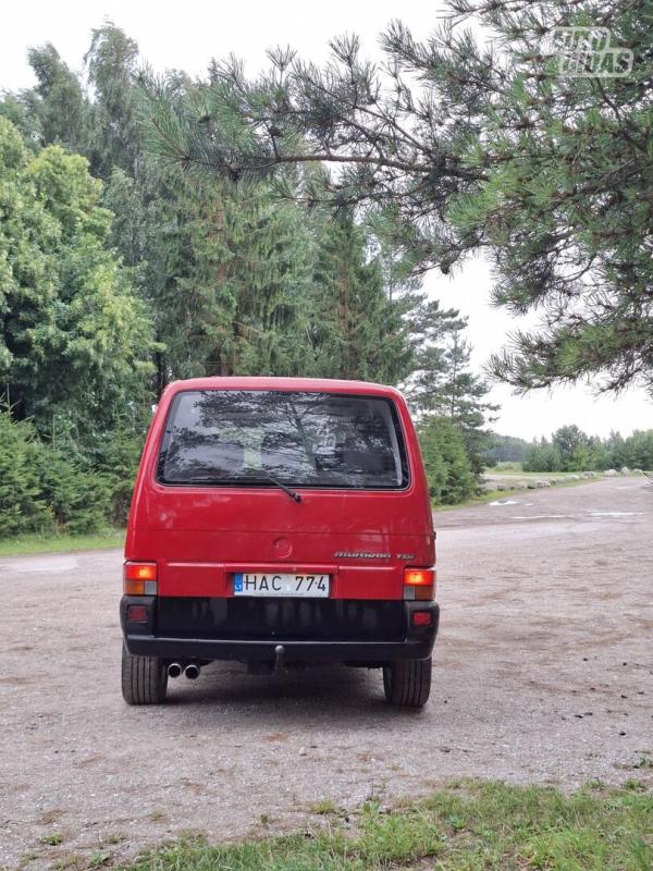 Фольксваген Мультиван 1997 в Клайпеда на AUTOMOTO.COM.LV Красный Фольксваген Мультиван 1997 в Клайпеда, объемом двигателя 2.50 л и пробегом 283 тыс. км за 3100 €, фото 5 на AUTOMOTO.COM.LV