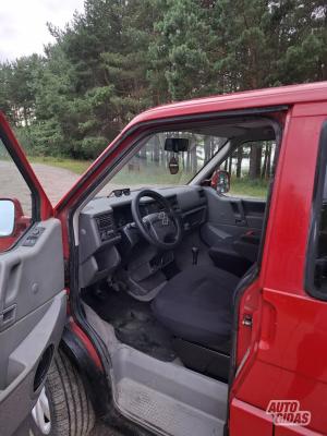 Sarkans Volkswagen Multivan 1997 Klaipėda, ar dzinēja tilpumu 2.50 L un nobraukumu 283 tūkst. km par 3100 €, foto 7 vietnē AUTOMOTO.COM.LV