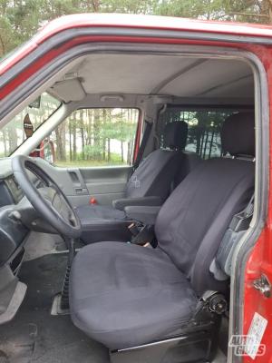 Sarkans Volkswagen Multivan 1997 Klaipėda, ar dzinēja tilpumu 2.50 L un nobraukumu 283 tūkst. km par 3100 €, foto 8 vietnē AUTOMOTO.COM.LV