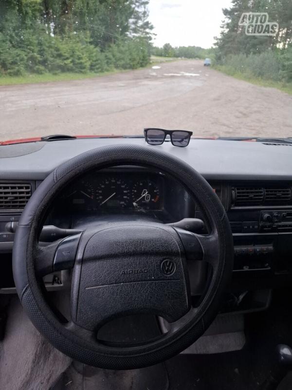 Фольксваген Мультиван 1997 в Клайпеда на AUTOMOTO.COM.LV Красный Фольксваген Мультиван 1997 в Клайпеда, объемом двигателя 2.50 л и пробегом 283 тыс. км за 3100 €, фото 9 на AUTOMOTO.COM.LV