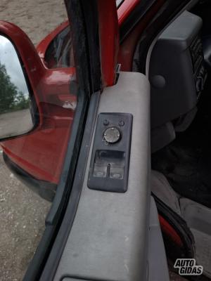 Sarkans Volkswagen Multivan 1997 Klaipėda, ar dzinēja tilpumu 2.50 L un nobraukumu 283 tūkst. km par 3100 €, foto 11 vietnē AUTOMOTO.COM.LV