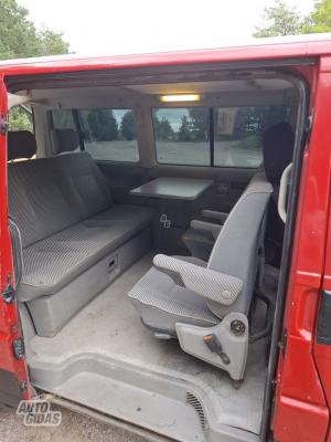 Sarkans Volkswagen Multivan 1997 Klaipėda, ar dzinēja tilpumu 2.50 L un nobraukumu 283 tūkst. km par 3100 €, foto 13 vietnē AUTOMOTO.COM.LV