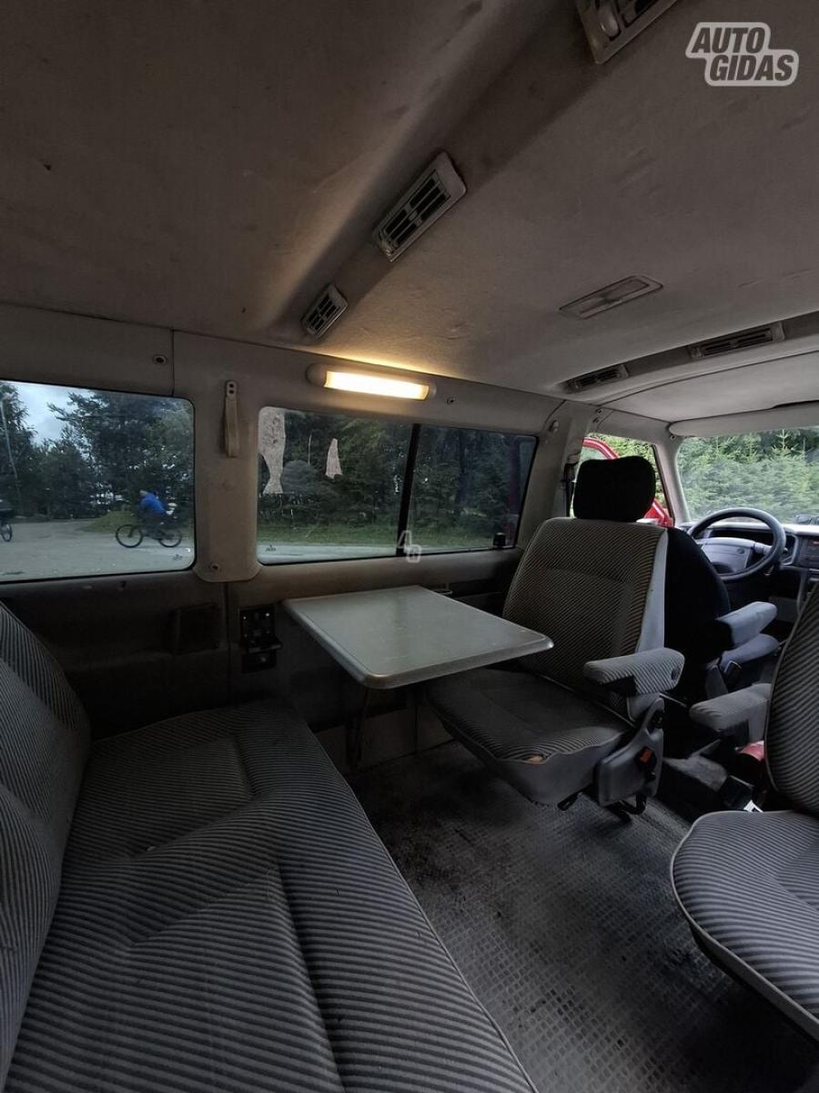 Sarkans Volkswagen Multivan 1997 Klaipėda, ar dzinēja tilpumu 2.50 L un nobraukumu 283 tūkst. km par 3100 €, foto 14 vietnē AUTOMOTO.COM.LV