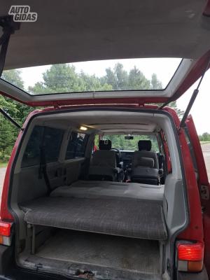 Sarkans Volkswagen Multivan 1997 Klaipėda, ar dzinēja tilpumu 2.50 L un nobraukumu 283 tūkst. km par 3100 €, foto 16 vietnē AUTOMOTO.COM.LV