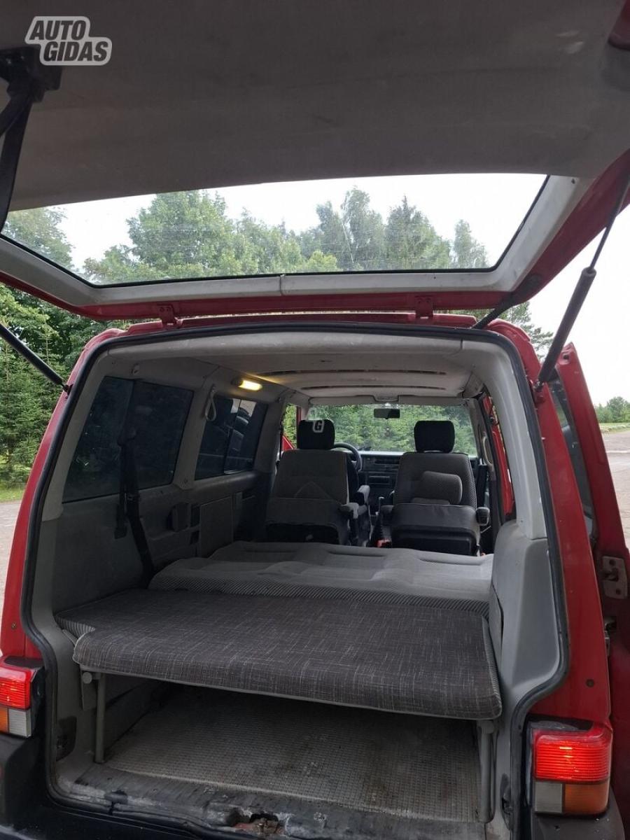 Sarkans Volkswagen Multivan 1997 Klaipėda, ar dzinēja tilpumu 2.50 L un nobraukumu 283 tūkst. km par 3100 €, foto 16 vietnē AUTOMOTO.COM.LV