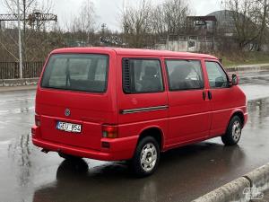 Red Volkswagen Multivan 1998 in Vilnius, with an engine capacity of 2.50 L and mileage of 480 thousand km for 3800 €, photo 3 on AUTOMOTO.COM.LV