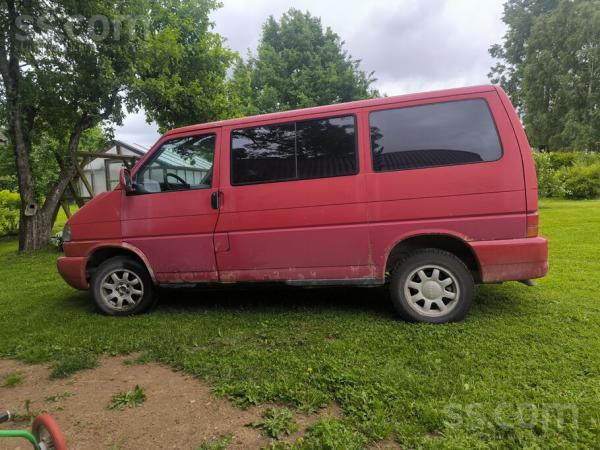 Красный Фольксваген Мультиван 1998 в Лимбажи, объемом двигателя 2.50 л и пробегом 350 тыс. км за 2000 €, фото 4 на AUTOMOTO.COM.LV
