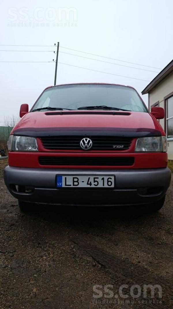 Red Volkswagen Multivan 1998 in Ogre, with an engine capacity of 2.50 L and mileage of 463 thousand km for 3000 €, photo 1 on AUTOMOTO.COM.LV