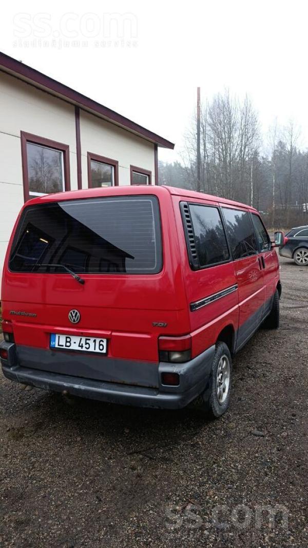 Red Volkswagen Multivan 1998 in Ogre, with an engine capacity of 2.50 L and mileage of 463 thousand km for 3000 €, photo 3 on AUTOMOTO.COM.LV