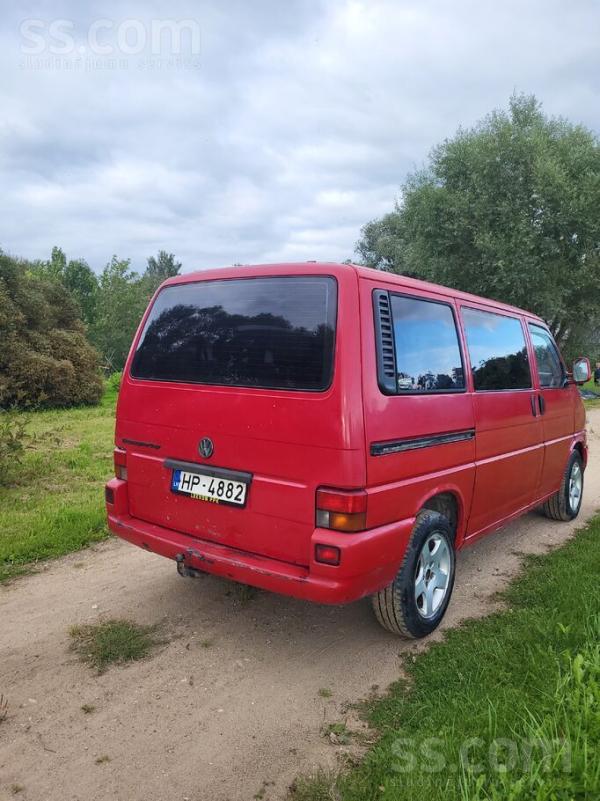 Red Volkswagen Multivan 1998 in Riga, with an engine capacity of 2.50 L and mileage of 565 thousand km for 3700 €, photo 3 on AUTOMOTO.COM.LV