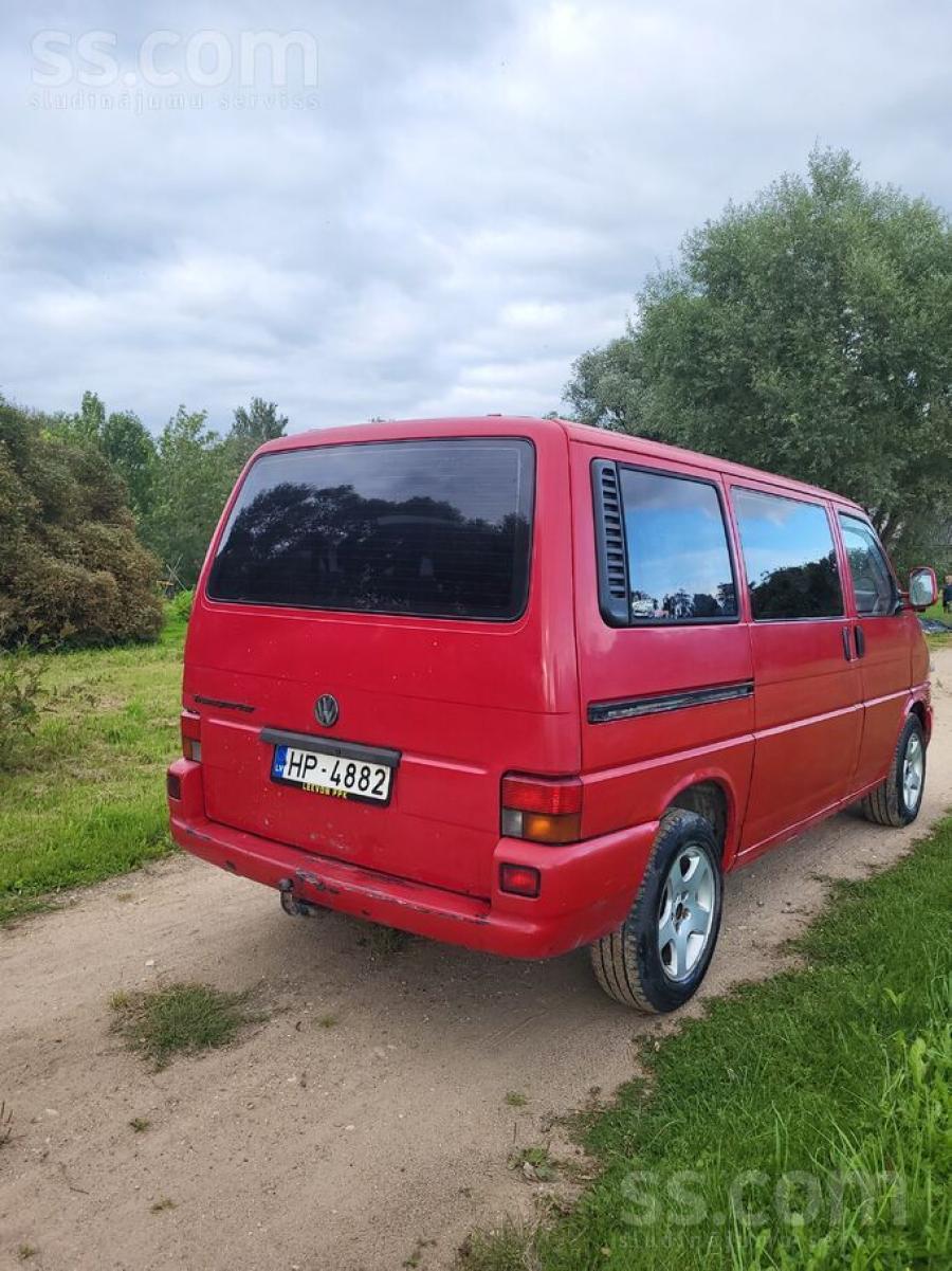 Sarkans Volkswagen Multivan 1998 Rīga, ar dzinēja tilpumu 2.50 L un nobraukumu 565 tūkst. km par 3700 €, foto 4 vietnē AUTOMOTO.COM.LV
