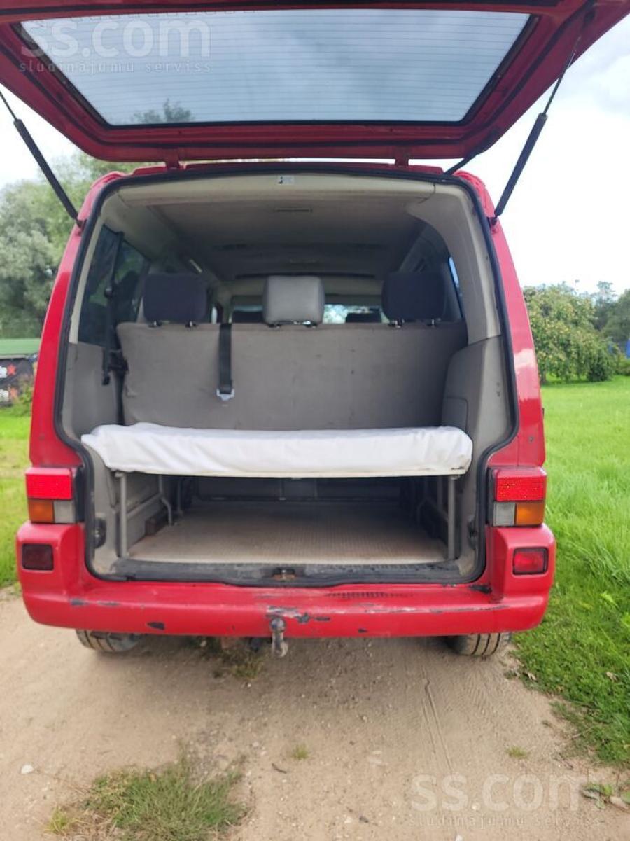 Sarkans Volkswagen Multivan 1998 Rīga, ar dzinēja tilpumu 2.50 L un nobraukumu 565 tūkst. km par 3700 €, foto 5 vietnē AUTOMOTO.COM.LV