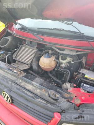 Sarkans Volkswagen Multivan 1998 Rīga, ar dzinēja tilpumu 2.50 L un nobraukumu 565 tūkst. km par 3700 €, foto 7 vietnē AUTOMOTO.COM.LV
