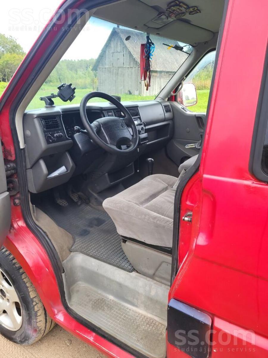 Sarkans Volkswagen Multivan 1998 Rīga, ar dzinēja tilpumu 2.50 L un nobraukumu 565 tūkst. km par 3700 €, foto 8 vietnē AUTOMOTO.COM.LV