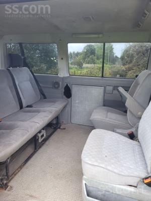 Sarkans Volkswagen Multivan 1998 Rīga, ar dzinēja tilpumu 2.50 L un nobraukumu 565 tūkst. km par 3700 €, foto 10 vietnē AUTOMOTO.COM.LV