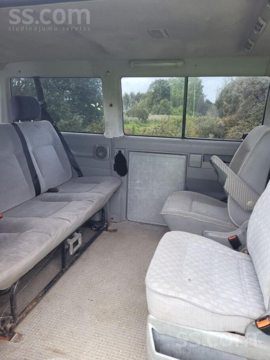 Sarkans Volkswagen Multivan 1998 Rīga, ar dzinēja tilpumu 2.50 L un nobraukumu 565 tūkst. km par 3700 €, foto 10 vietnē AUTOMOTO.COM.LV