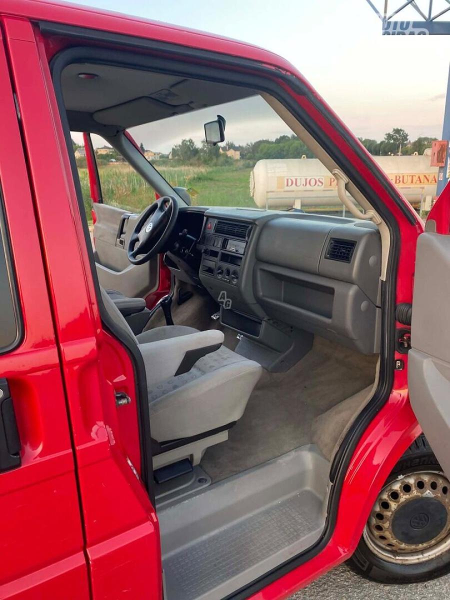 Sarkans Volkswagen Multivan 1999 Šauļi, ar dzinēja tilpumu 2.50 L un nobraukumu 387 tūkst. km par 3350 €, foto 16 vietnē AUTOMOTO.COM.LV