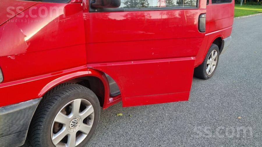 Red Volkswagen Multivan 1999 in Riga, with an engine capacity of 2.50 L and mileage of 0 thousand km for 2990 €, photo 7 on AUTOMOTO.COM.LV